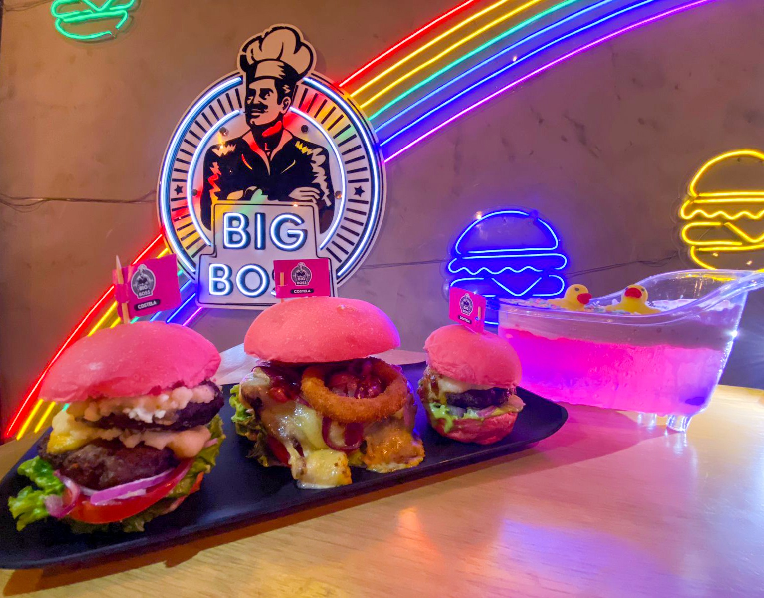 Rodízio de mini hambúrgueres: Saiba onde comemorar o dia dos pais ...